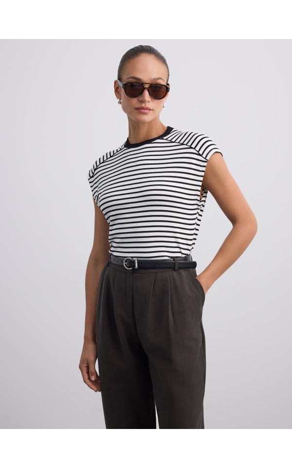 Tričko s krátkymi rukávmi farba čierna - MOHITO - 374LE-99P