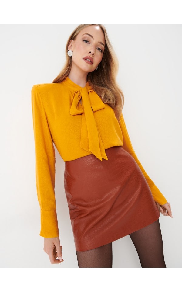 Bluza s dekorativnom vezicom Boja senf - MOHITO - 5517Z-17P